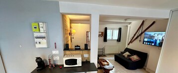 Apartamento | Cozinha privada | Uma cadeira de bebé 