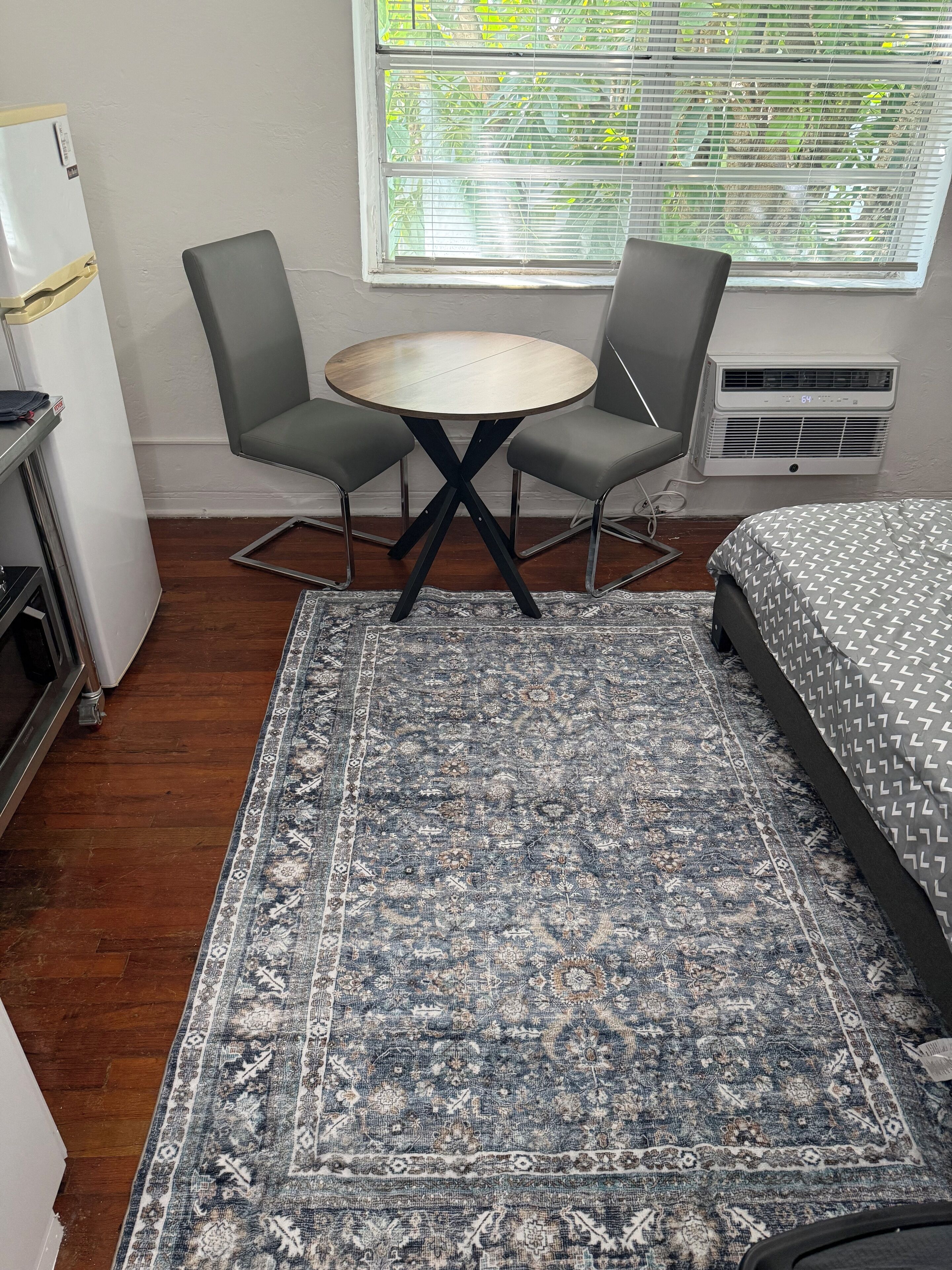 Simply Perfect - Chill In Comfort - Steps To The Beach- Amazing Historic Bldg - Surfside, FL