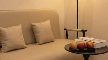 Quarto Duplo Deluxe | Roupa de alta qualidade, edredões de penas, camas de colchão pillowtop