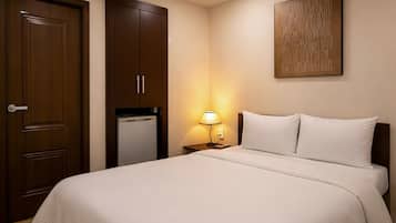 Quarto casal standard | Roupas de cama premium, edredons de pluma, camas com colchões pillow-top