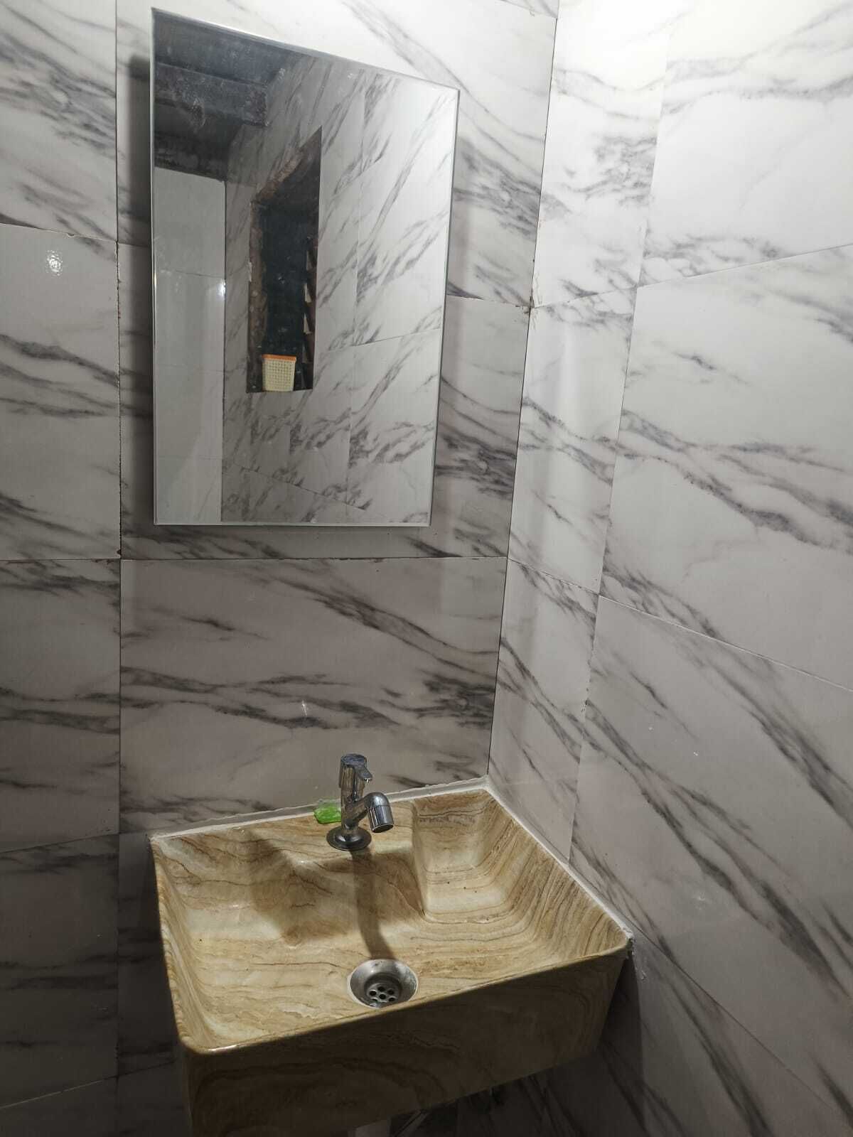 Quarto Deluxe | Casa de banho | Um polibã, artigos de higiene pessoal grátis, toalhas fornecidas, sabão 