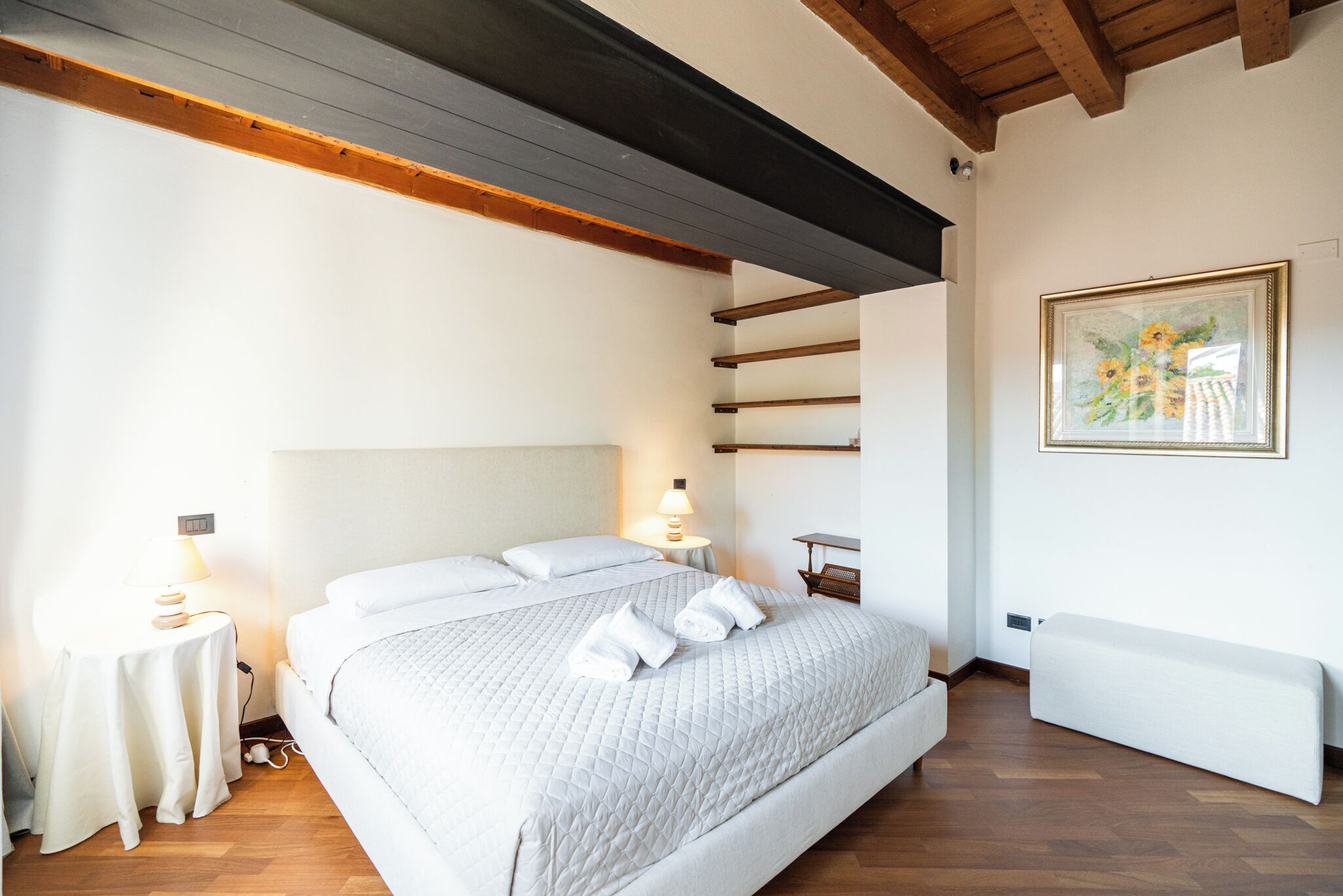 Apartamento | Cofres nos quartos, ferros/tábuas de passar roupa, Wi-Fi de cortesia