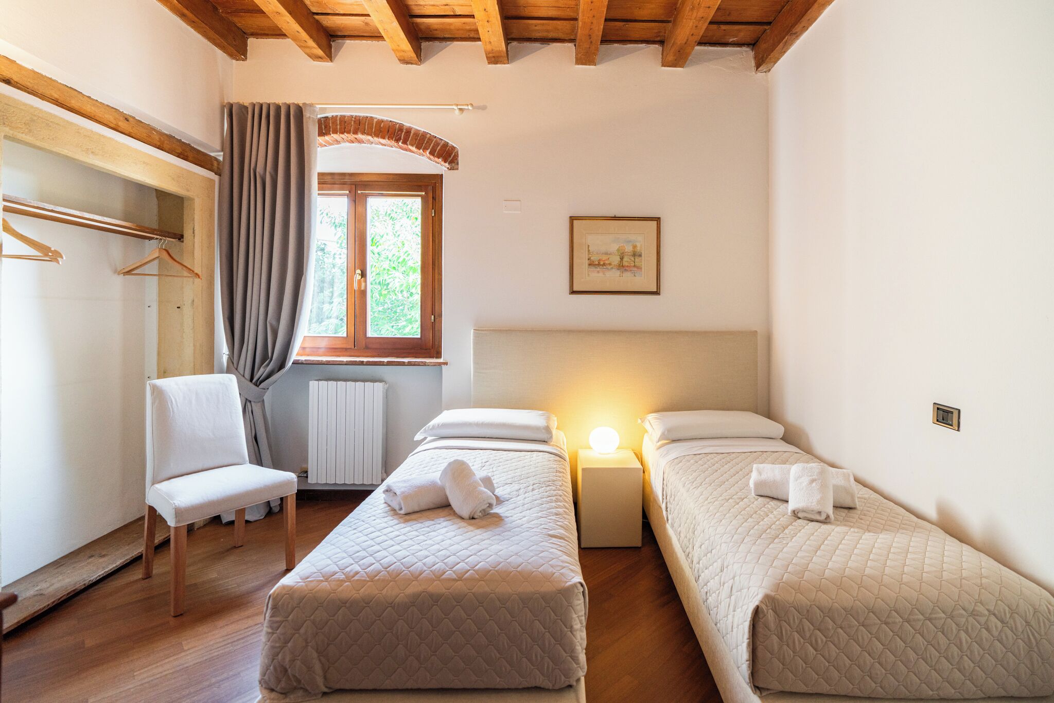 Apartamento | Cofres nos quartos, ferros/tábuas de passar roupa, Wi-Fi de cortesia