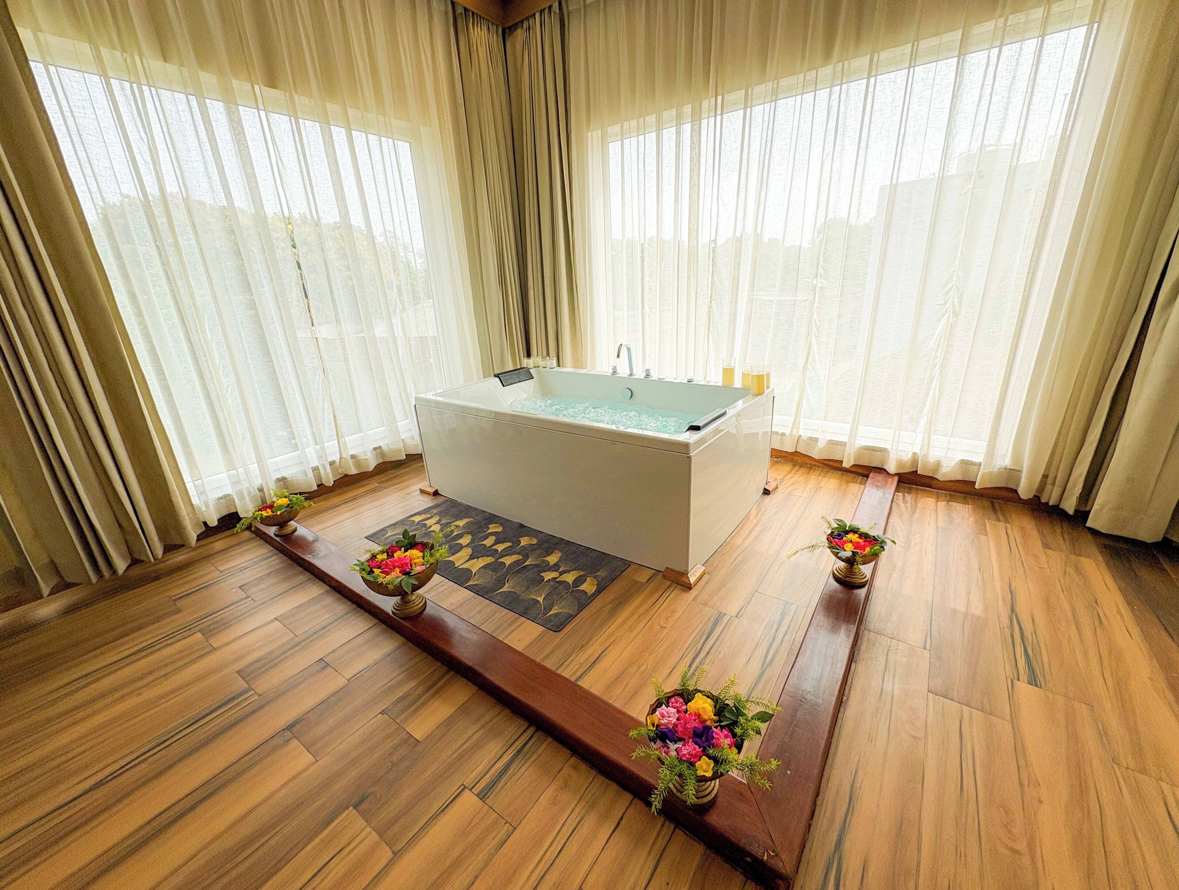 Jacuzzi Room | Quartos insonorizados, ferro/tábua de engomar, Wi-fi grátis 