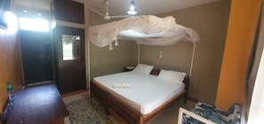 Quarto Duplo Deluxe, vista para o jardim | Wi-fi grátis, roupa de cama fornecida 