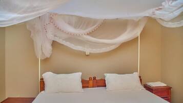 Quarto Duplo Deluxe, vista para o jardim | Wi-fi grátis, roupa de cama fornecida