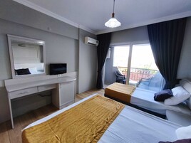 Quarto standard, sacada, vista para a montanha