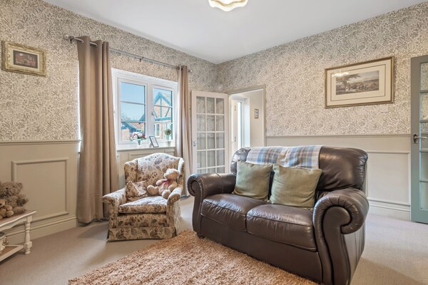 Pools Cottage 2 - Head Cooks Kitchen - Coventry