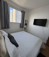 Apartamento básico | Cortinas blackout, Wi-Fi de cortesia