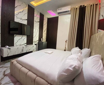 Tiano Hotel & Suites