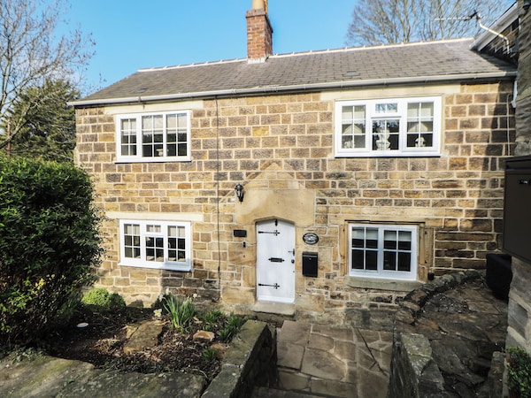 Lake Side Cottage - Wakefield