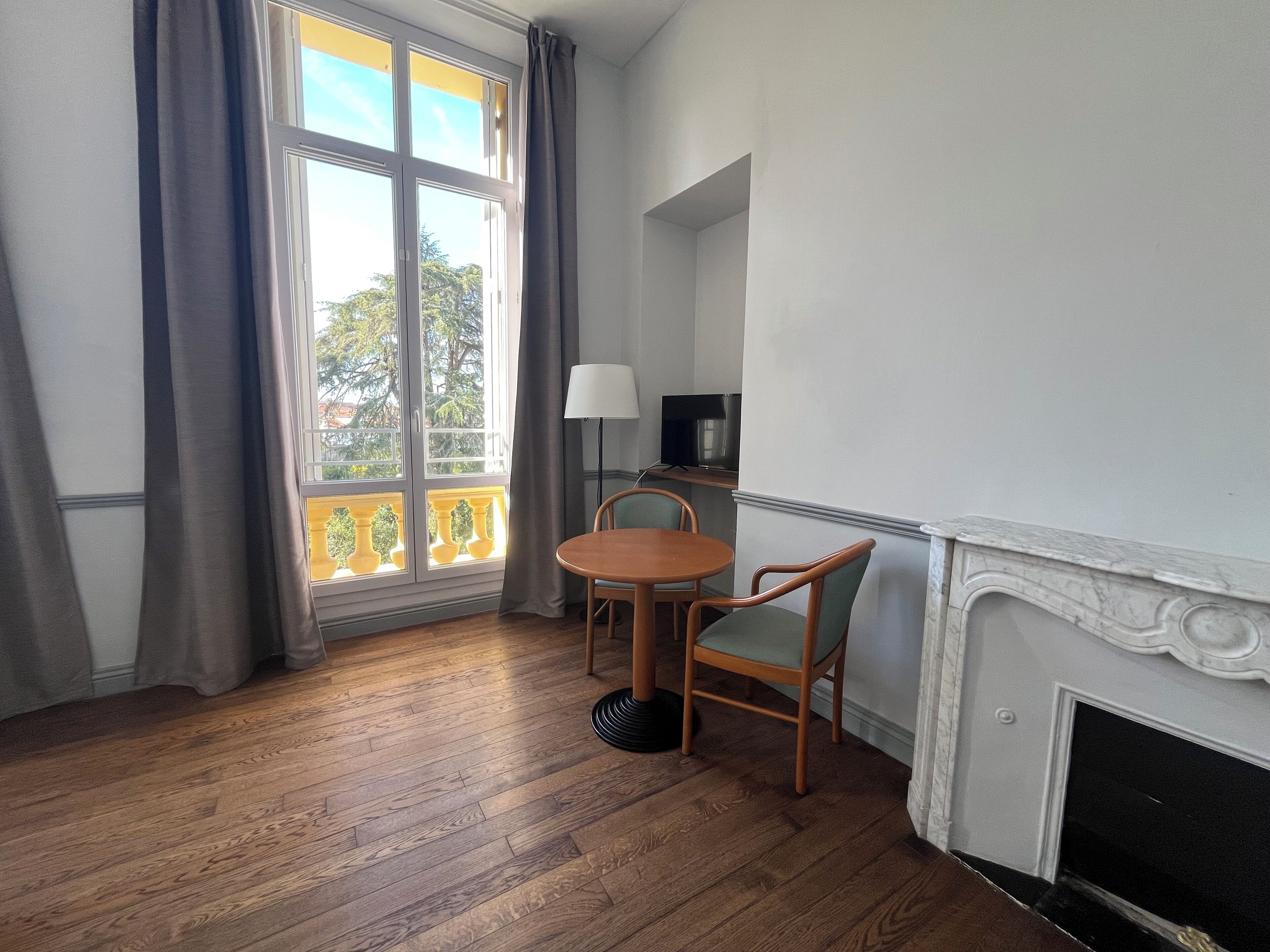 Quarto Clássico com Cama de Casal | Cofre no quarto, cortinas/cortinados opacos, Wi-fi grátis 