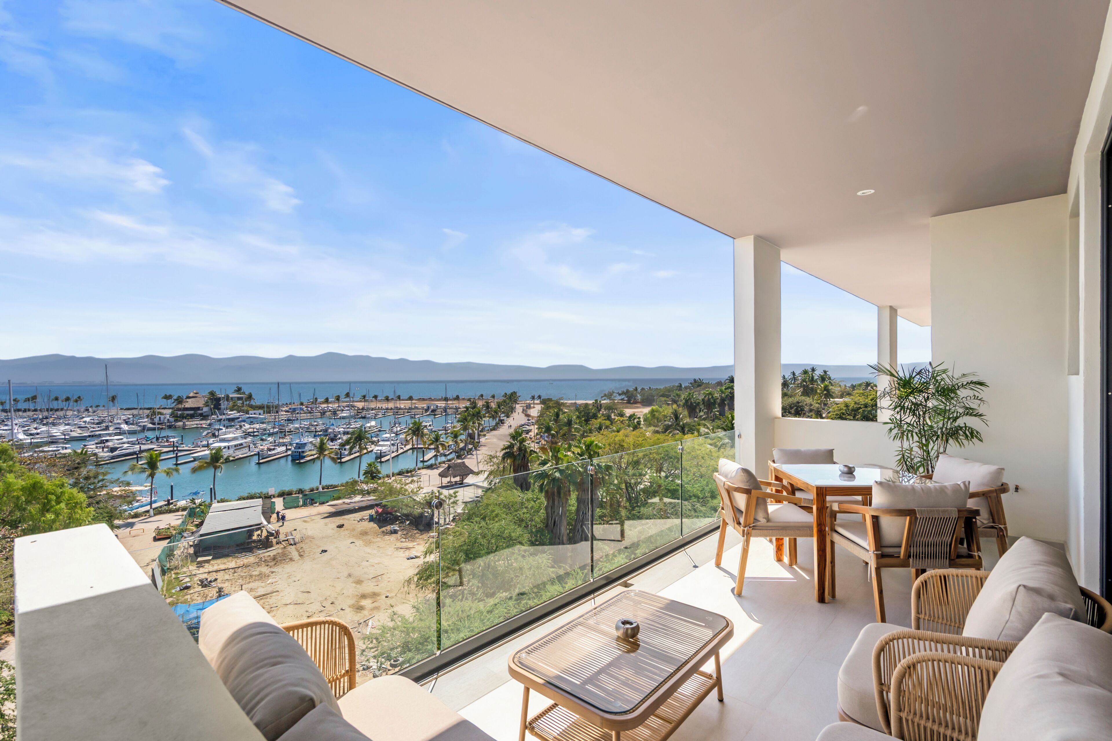 Apartamento design, 2 quartos, vista para a baía, de frente para o mar | Terraço/pátio