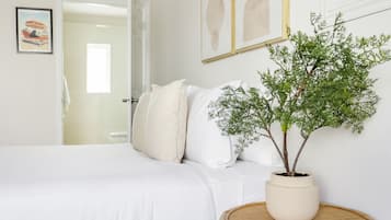 Quarto Standard, 1 cama de casal, kitchenette | Secretária adequada para computadores portáteis, ferro/tábua de engomar