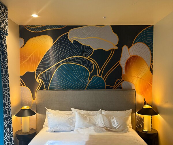 The Crescent Hotel - Beverly Hills, CA