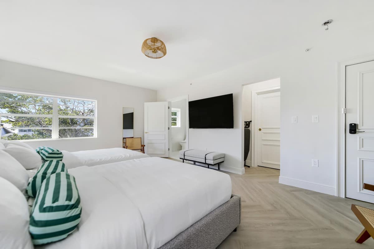 Cortinas/cortinados opacos, ferro/tábua de engomar