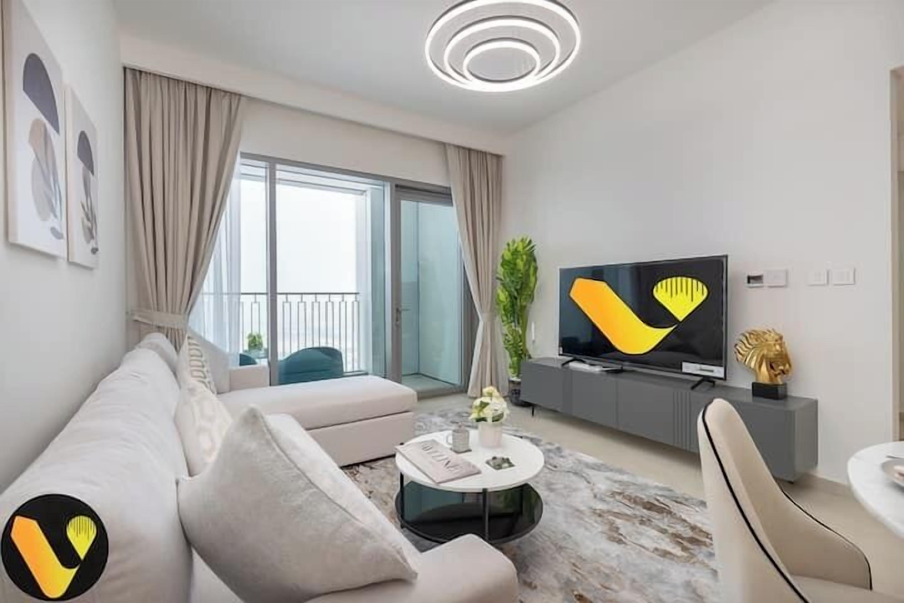 Apartamento de Luxo, varanda, Vista para a cidade | Sala de estar | Smart TV de 65 polegadas com canais por cabo 