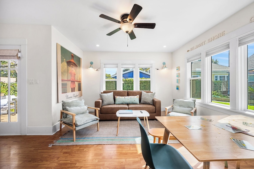 East Village Coastal Retreat - Long Beach, CA