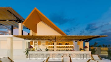 Bar junto à piscina
