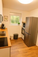 Apartamento Comfort em Condomínio Fechado, não fumadores, cozinha | Cozinha privada | Um frigorífico no espaço comum, um micro-ondas no espaço comum