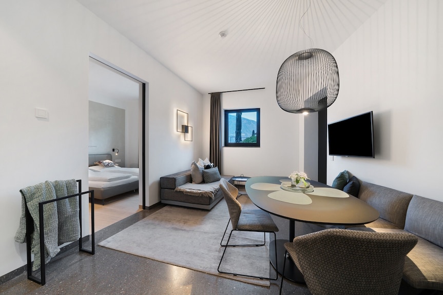 Pratenberg Apartment Exclusive Private Lounge With Mountain View, Sauna & Saltwater Rooftop Pool - メラノ