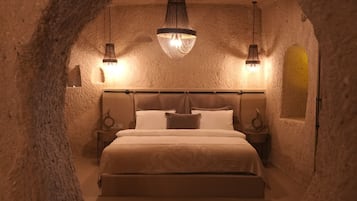 Suite Deluxe | Cofre no quarto, cortinas/cortinados opacos, quartos insonorizados