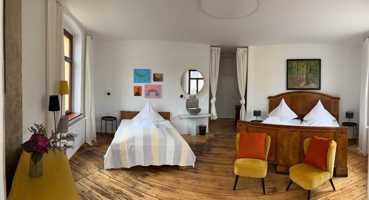 Artist Room 2.3 - The Family Room - Gera