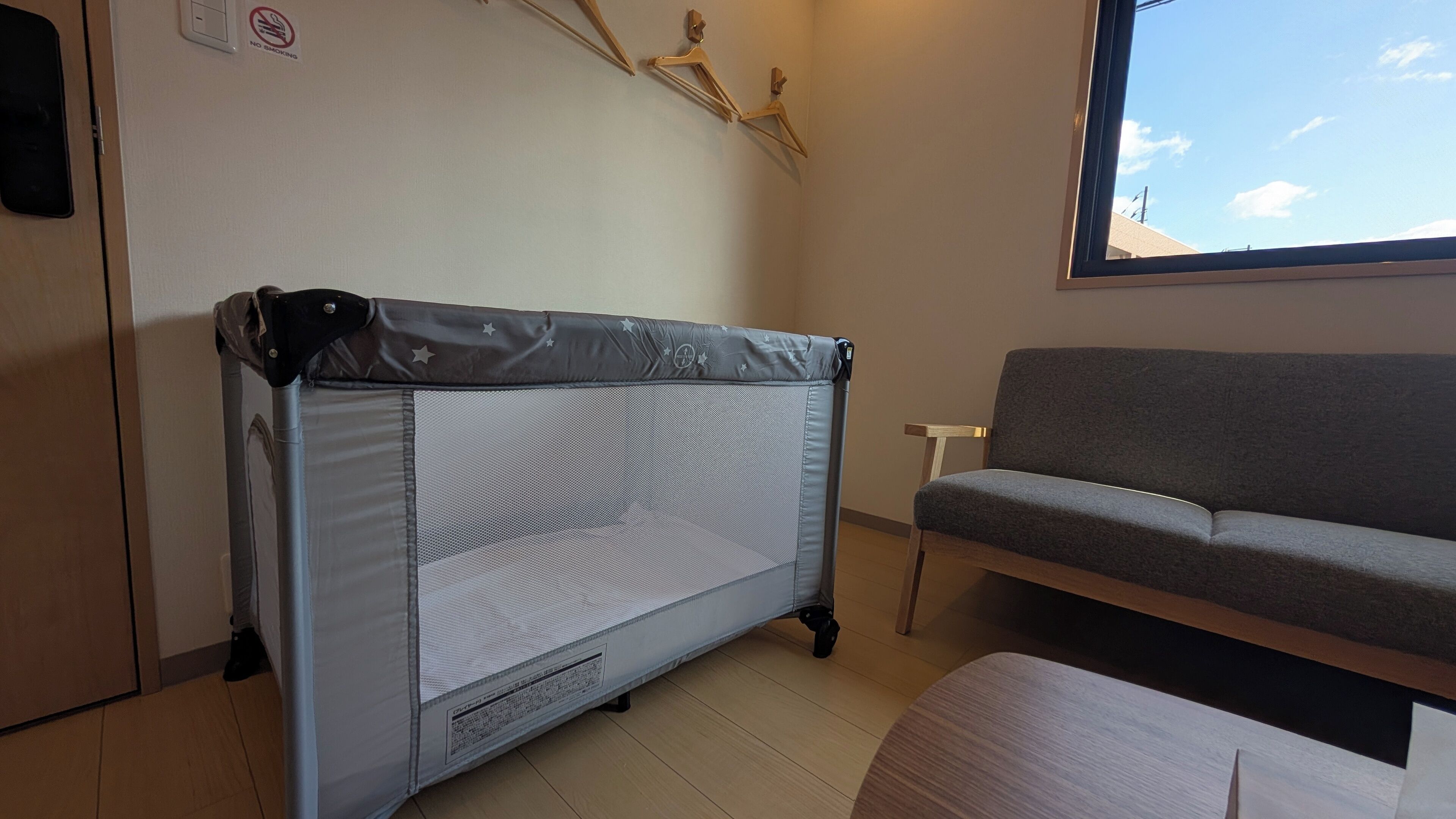 Suíte superior, vista para o jardim | Área de estar | TV 32 polegadas com canais digitais, Netflix, serviços de streaming