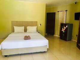 Quarto Duplo Deluxe, varanda, vista para o jardim | Secretária, Wi-fi grátis 