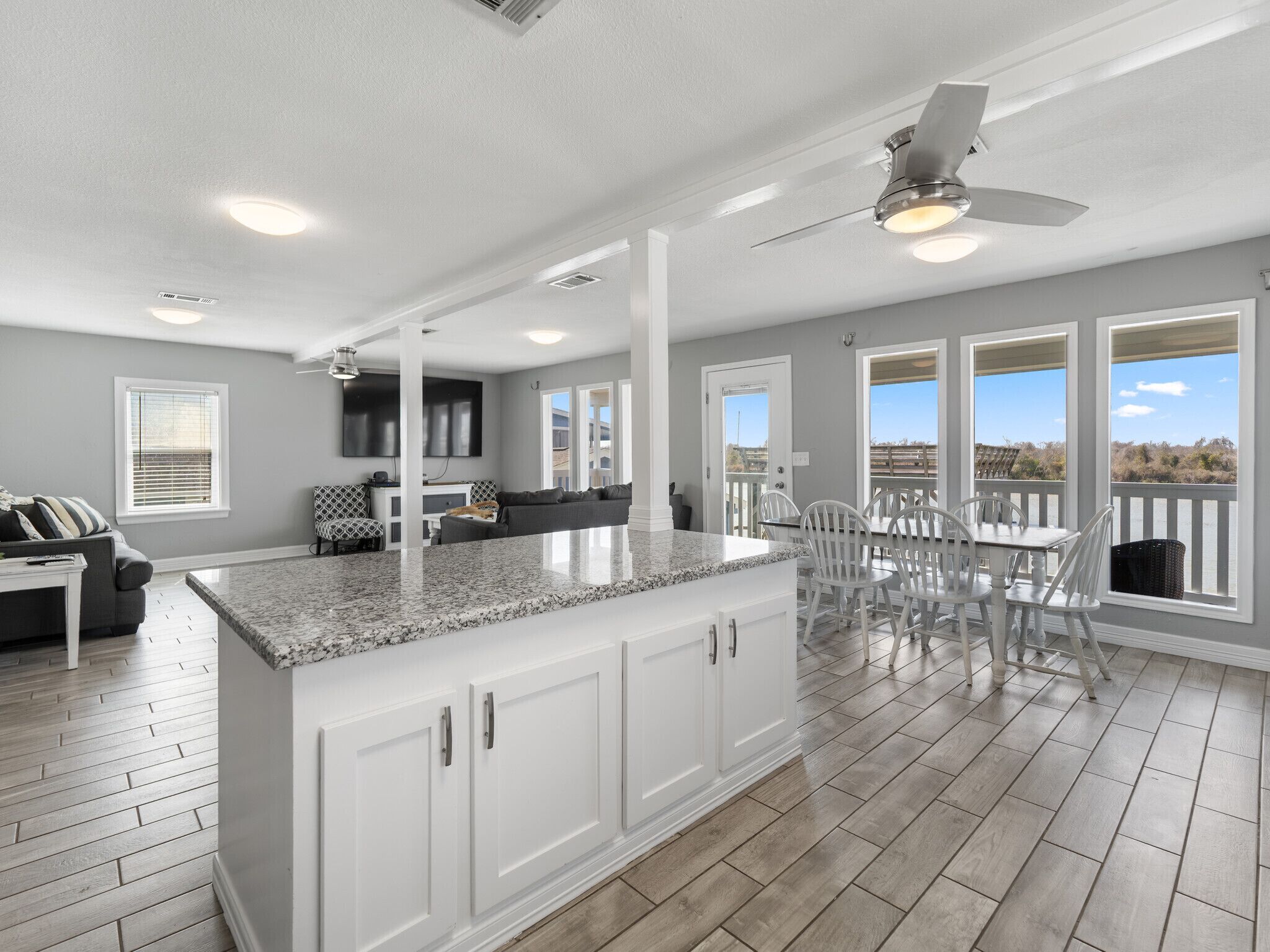 Unique Colorado River Retreat - Two Homes In One - 3bed/2 Bath/2 Kitchens - Matagorda, TX