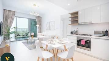 Apartamento de Luxo, varanda, Vista para a cidade | Cozinha privada | Um frigorífico/congelador grande, um micro-ondas, um forno