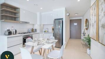 Apartamento de Luxo, varanda, Vista para a cidade | Refeições no quarto