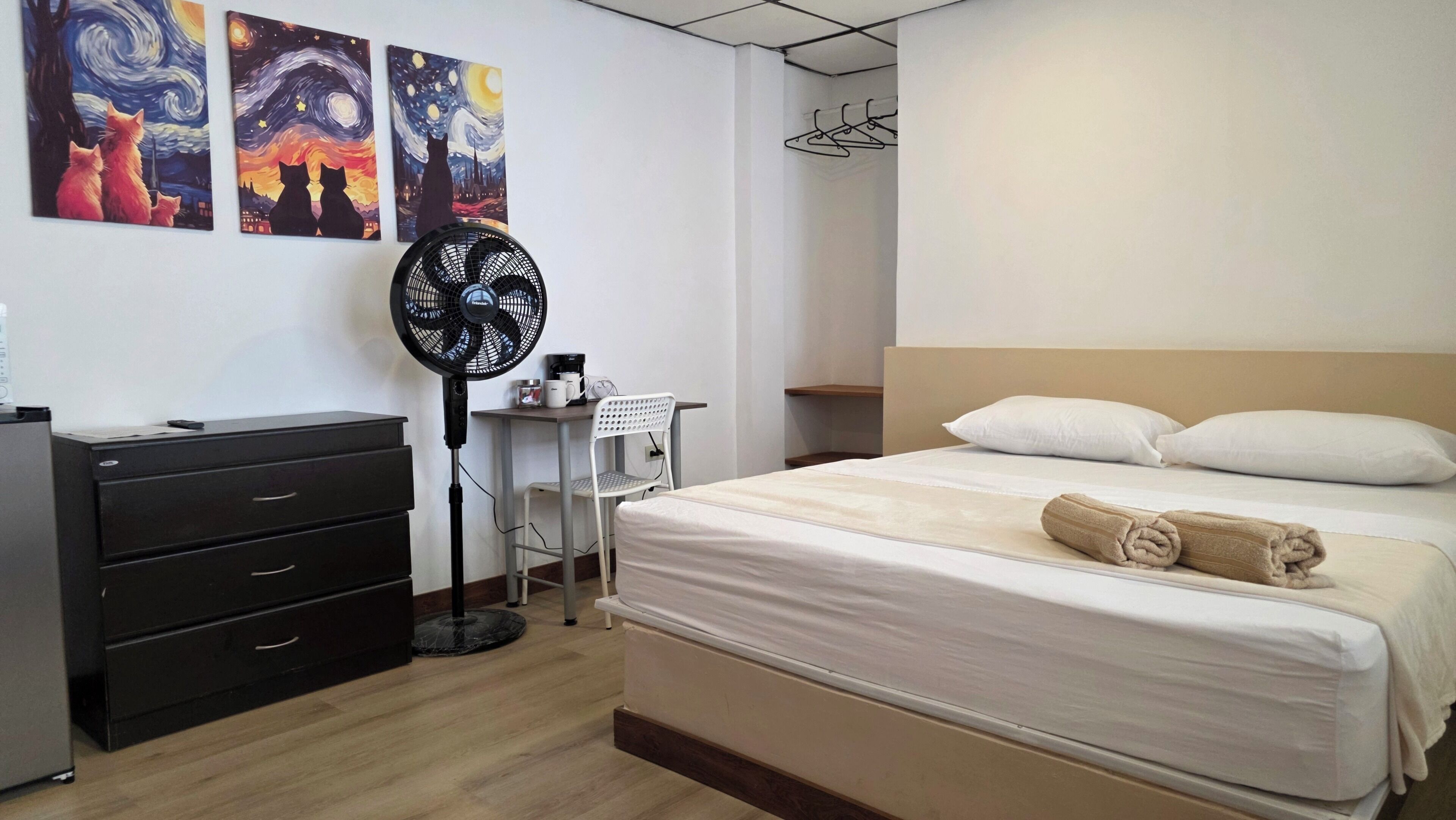 Estúdio conforto, 1 cama Queen, cozinha americana | Escrivaninha, espaço de trabalho para notebook, Wi-Fi de cortesia