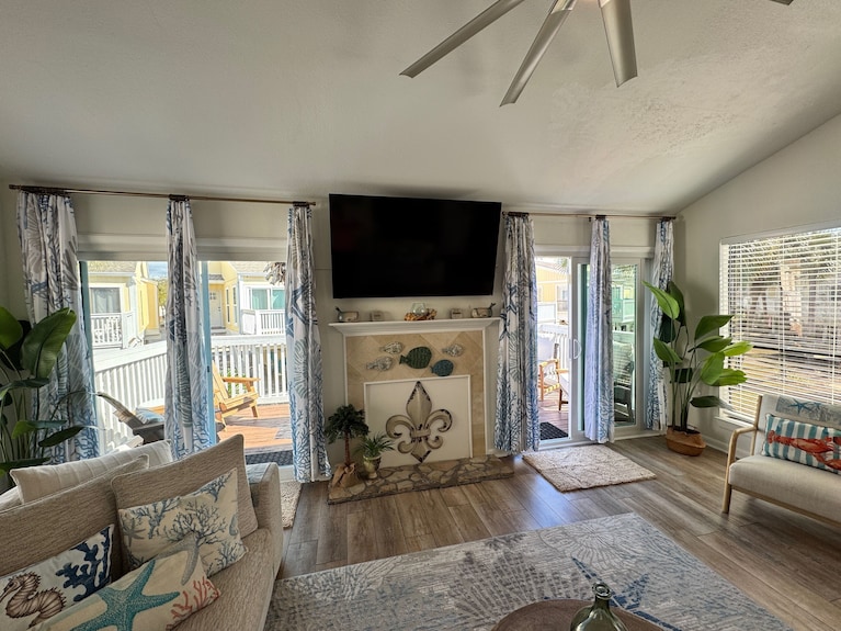 Beautiful 3br Townhome | Private Beach Access - Destin, FL