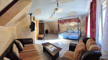 Quarto Duplo Deluxe, vista para o pátio | Cofre no quarto, Wi-fi grátis