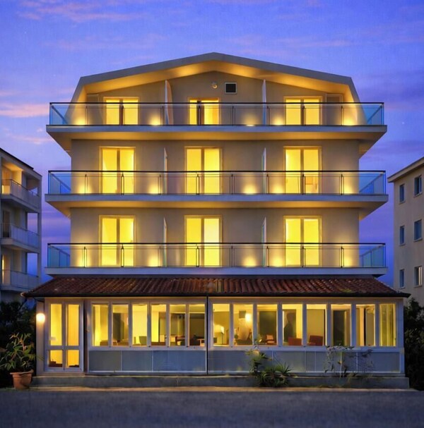 Hotel Brezza - Римини