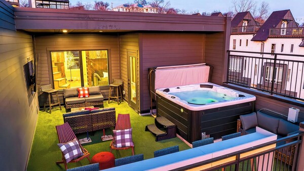The Lodge By Avantstay Private Rooftop Lounge + Hot Tub + Skyline Views + Near Broadway - Nashville, TN