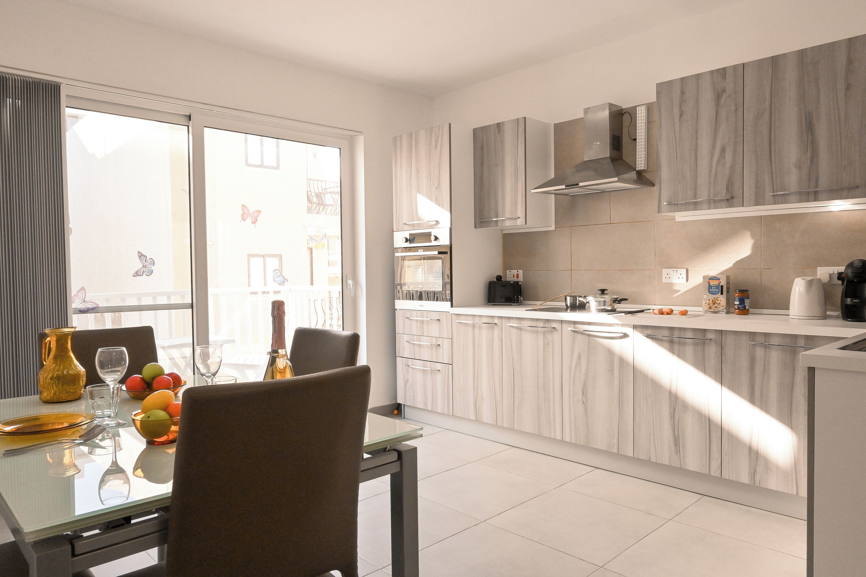 Apartamento Familiar, 1 quarto, varanda (Camelia Seaview 1 Bd Apart In St Paul) | Cozinha privada