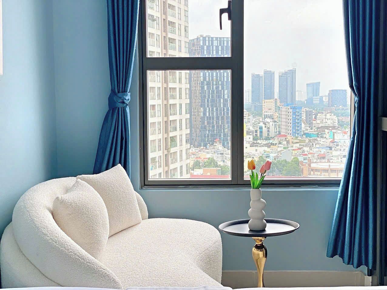 Apartamento Básico | Sala de estar | Smart TV de 49 polegadas com canais por cabo, Netflix 