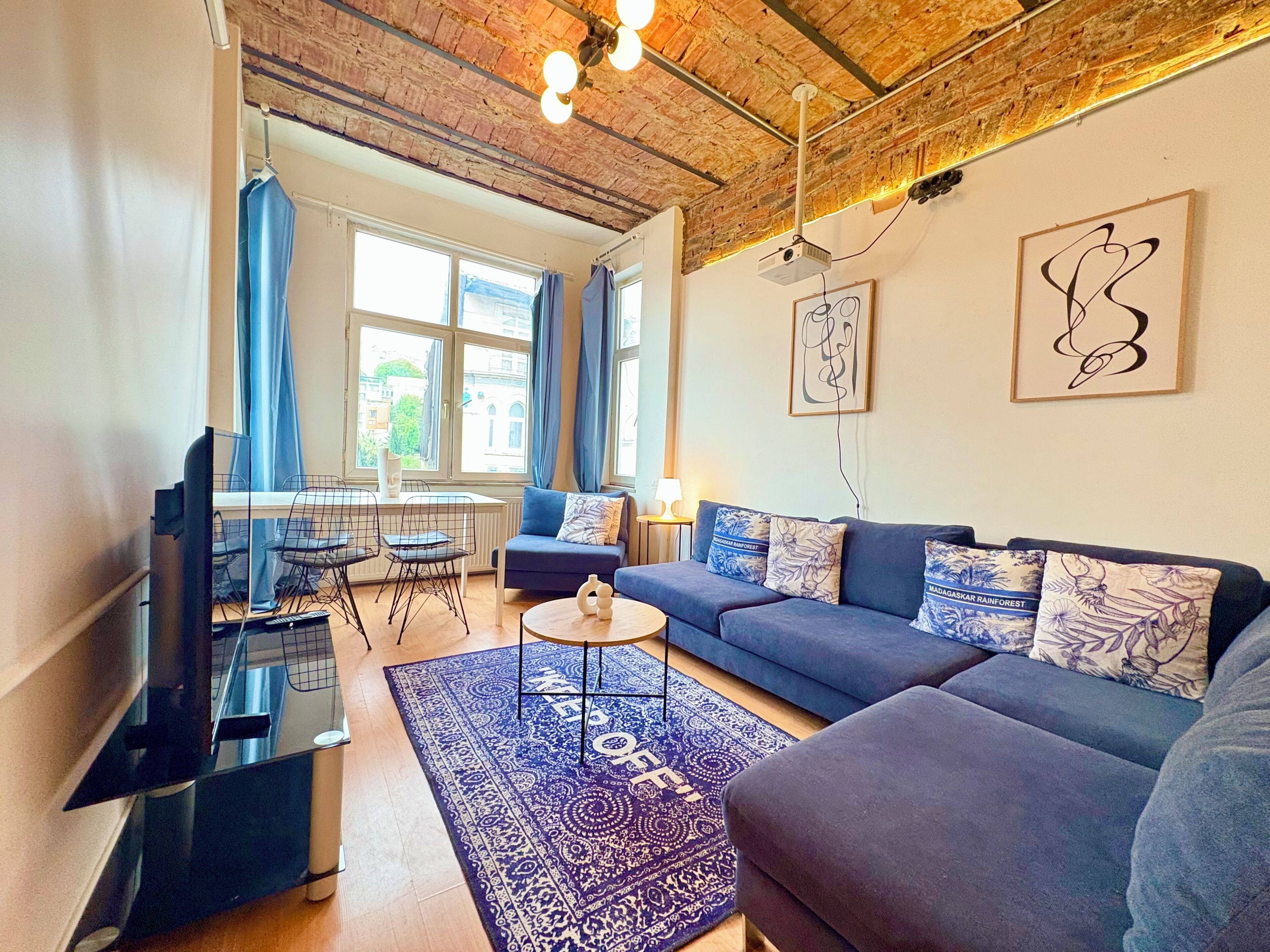 Cozy 3-bedroom Apartment With Ac, Sauna Close To Galataport , Taksim - Istanbul