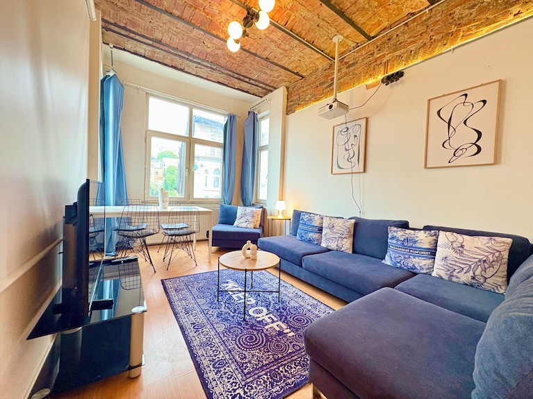 Cozy 3-bedroom Apartment With Ac, Sauna Close To Galataport , Taksim - Istanbul