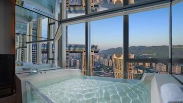 Quarto clássico, vista para a cidade | Piscina