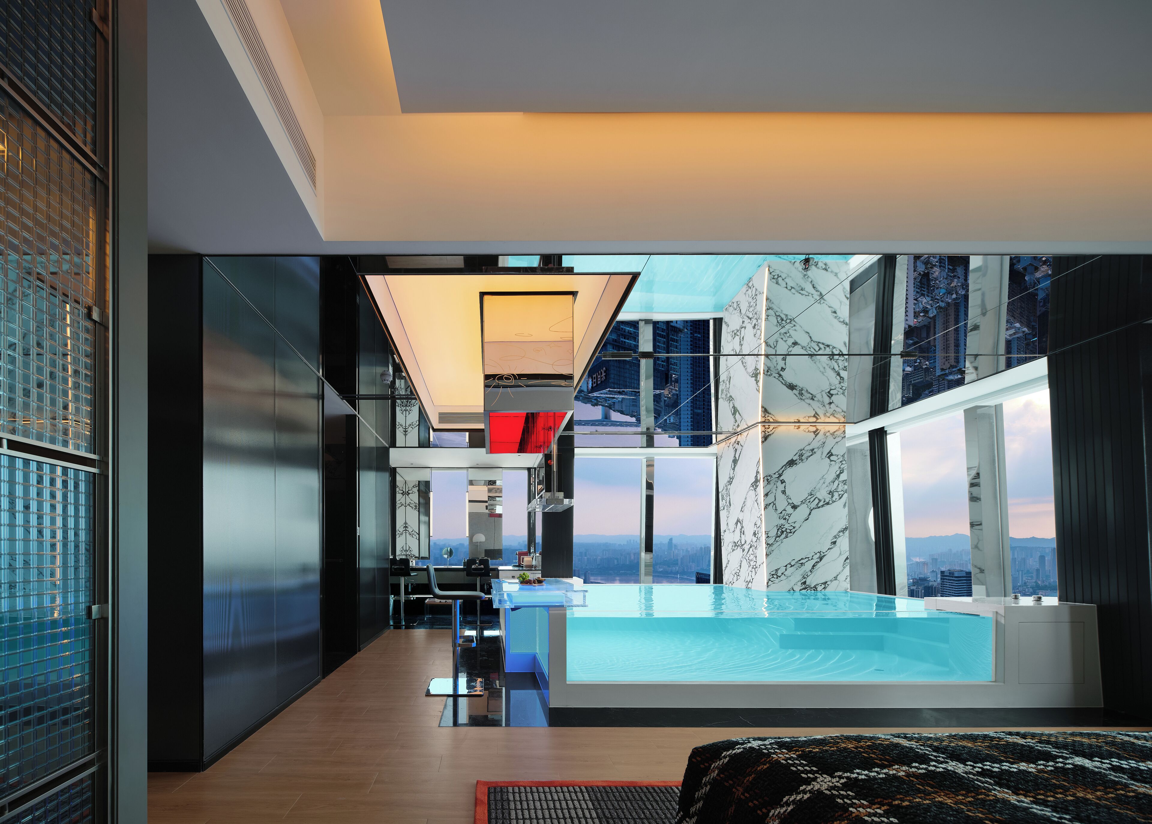 Suite Panorâmica, banheira de hidromassagem grande, vista para o rio | Edredões de penas, cofre no quarto, cortinas/cortinados opacos 
