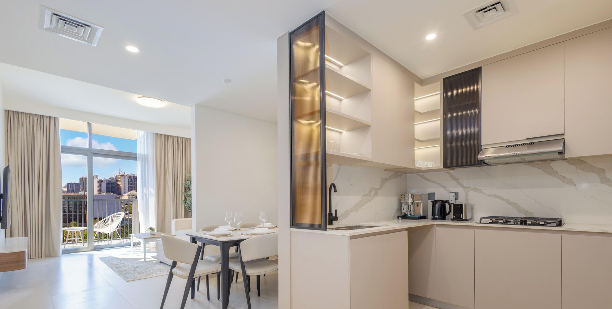 Apartamento, varanda | Refeições no quarto