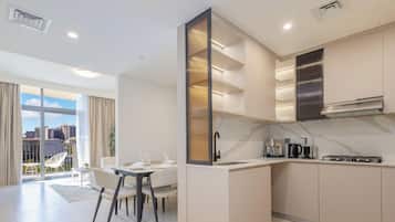 Apartamento, varanda | Refeições no quarto