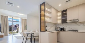 Apartamento, sacada | Opções para refeição no quarto