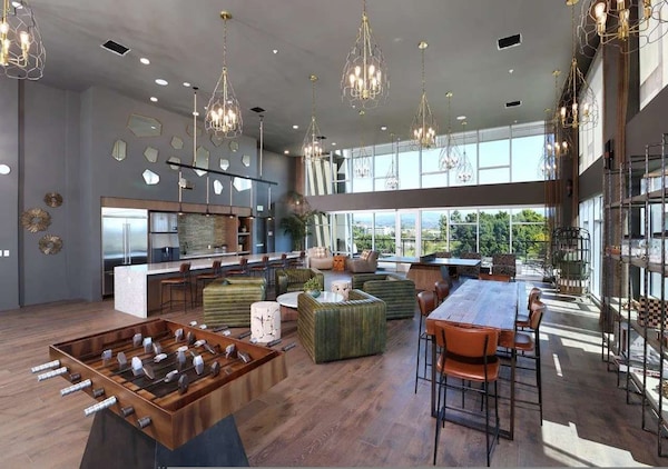 Sunny Getaway 10 Min To Disneyland With Pool Gym - Irvine, CA