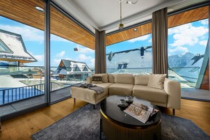 Villa Elite, banheira de hidromassagem grande, vista para a montanha | Secretária, Wi-fi grátis, roupa de cama fornecida 