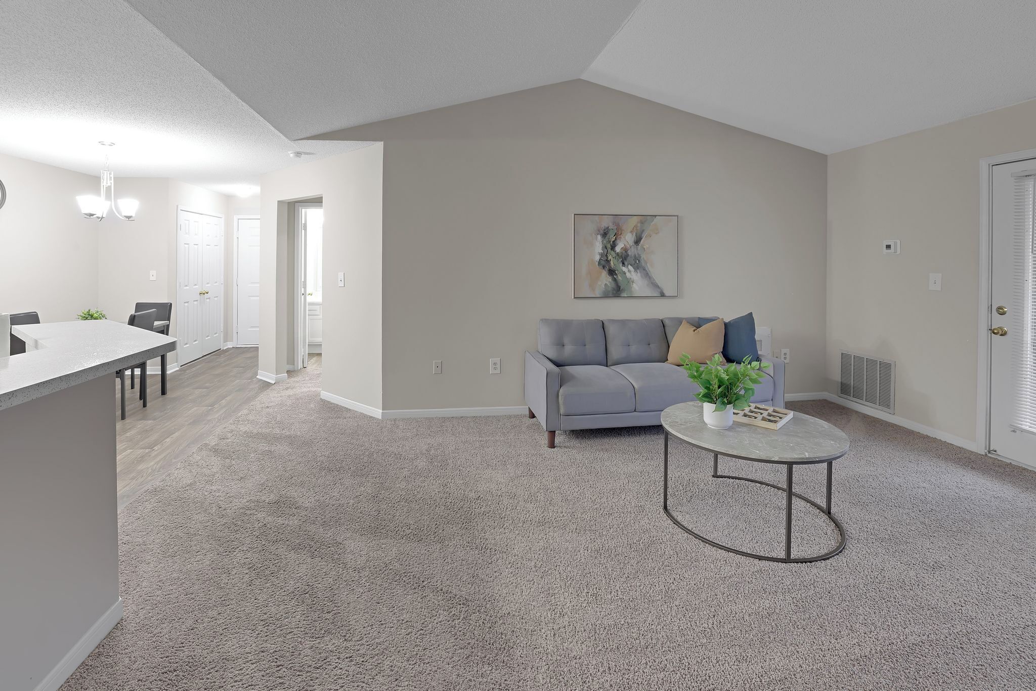 Modern Comfort W/ Balcony, Kitchen & Wifi - Homewood, AL