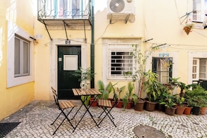 Alfama Nest | Opções para refeição ao ar livre